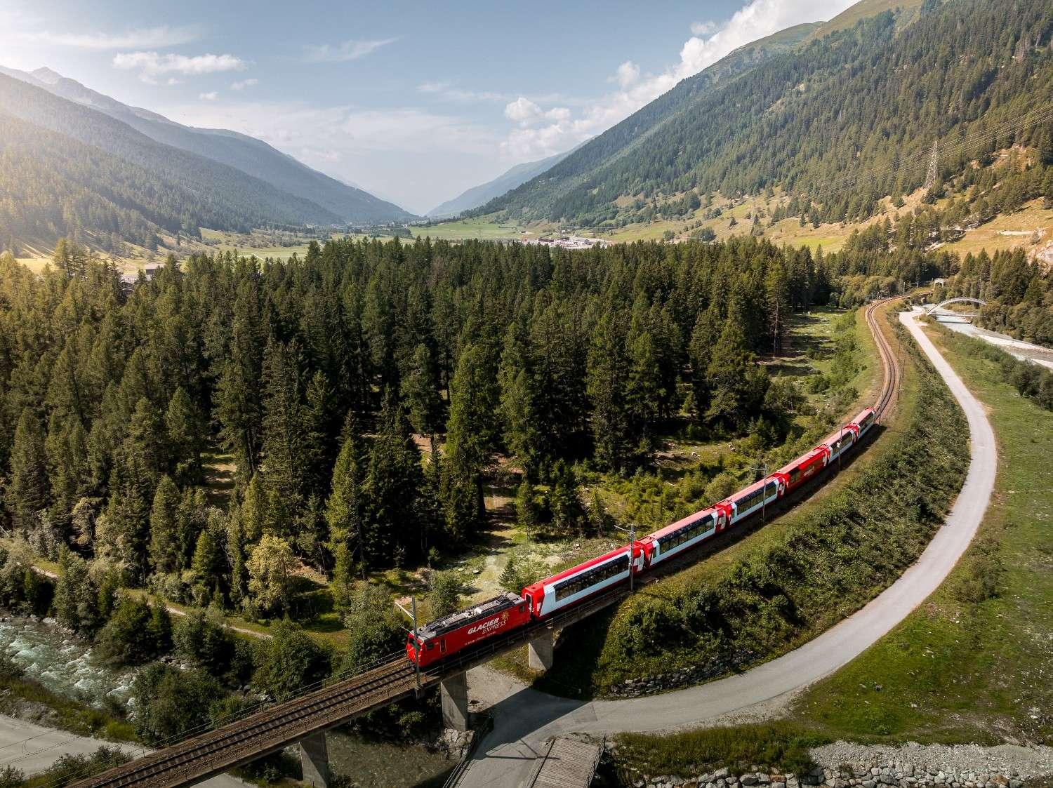 Glacier Express Strecke: Zermatt–St. Moritz in 8 Stunden