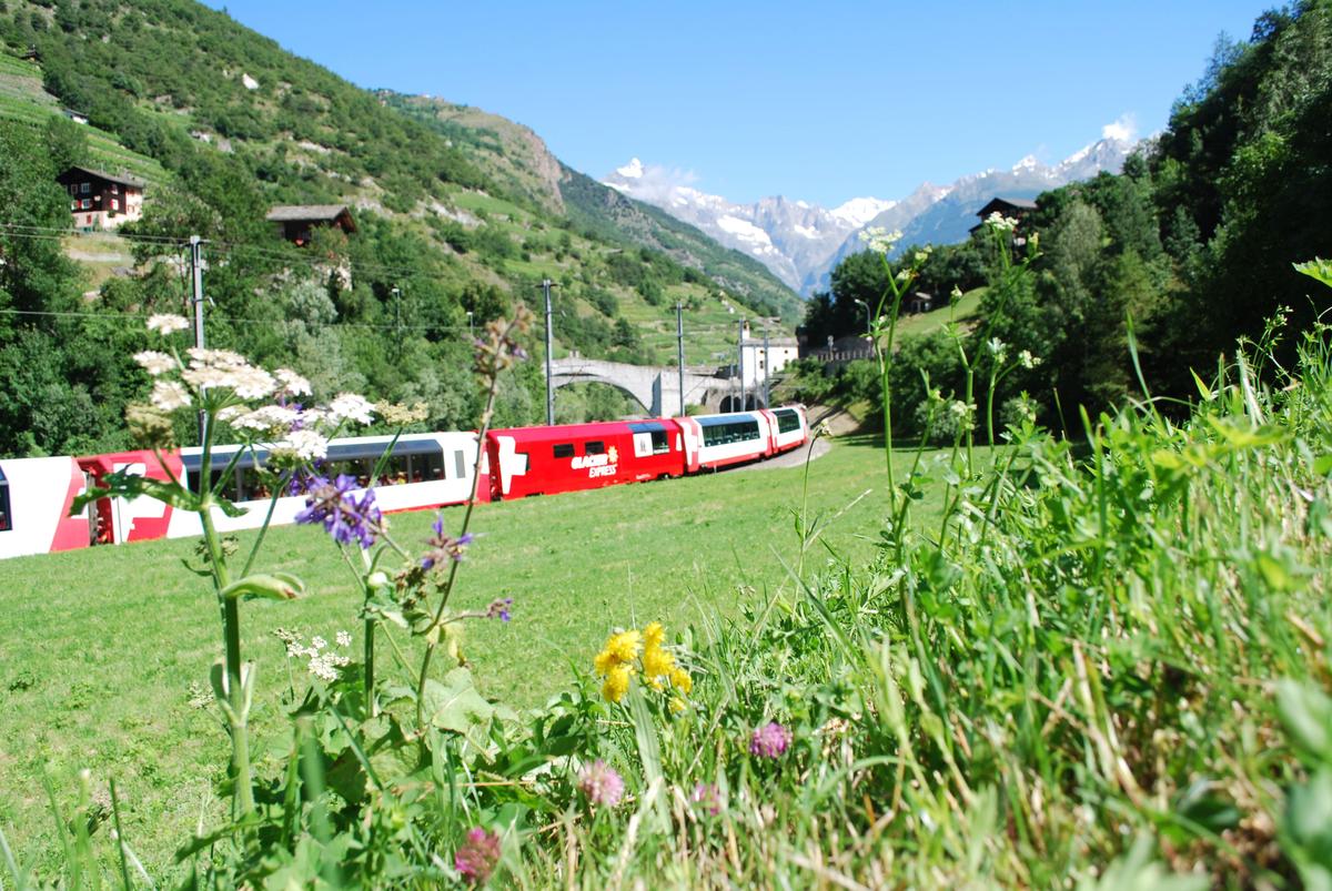 Glacier Express Route: Zermatt–St. Moritz in 8 Hours